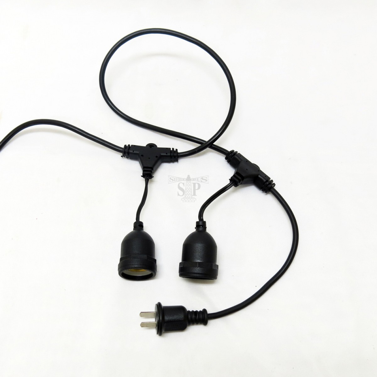 Iwachi IP65 12 x E27 Weatherproof Lamp Holder c/w 7.2M Wire (Black)