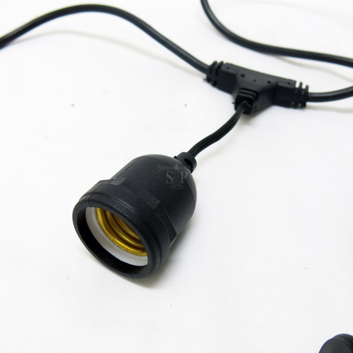 Iwachi IP65 12 x E27 Weatherproof Lamp Holder c/w 7.2M Wire (Black)